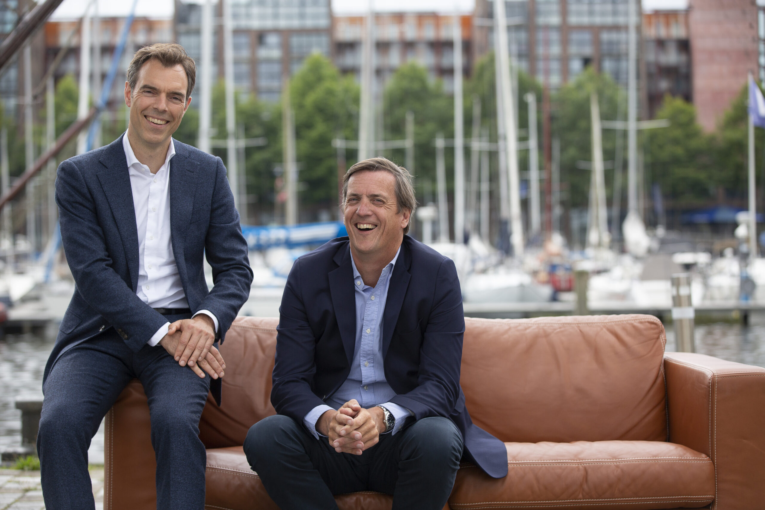 Complementair duo op de sofa - Holland Capital